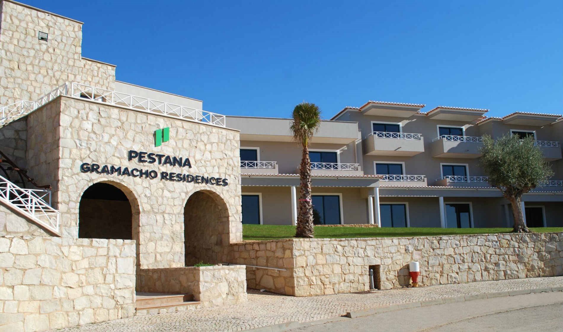 Golf Aparthotel in Carvoeiro? Book at Pestana Gramacho Official Site!